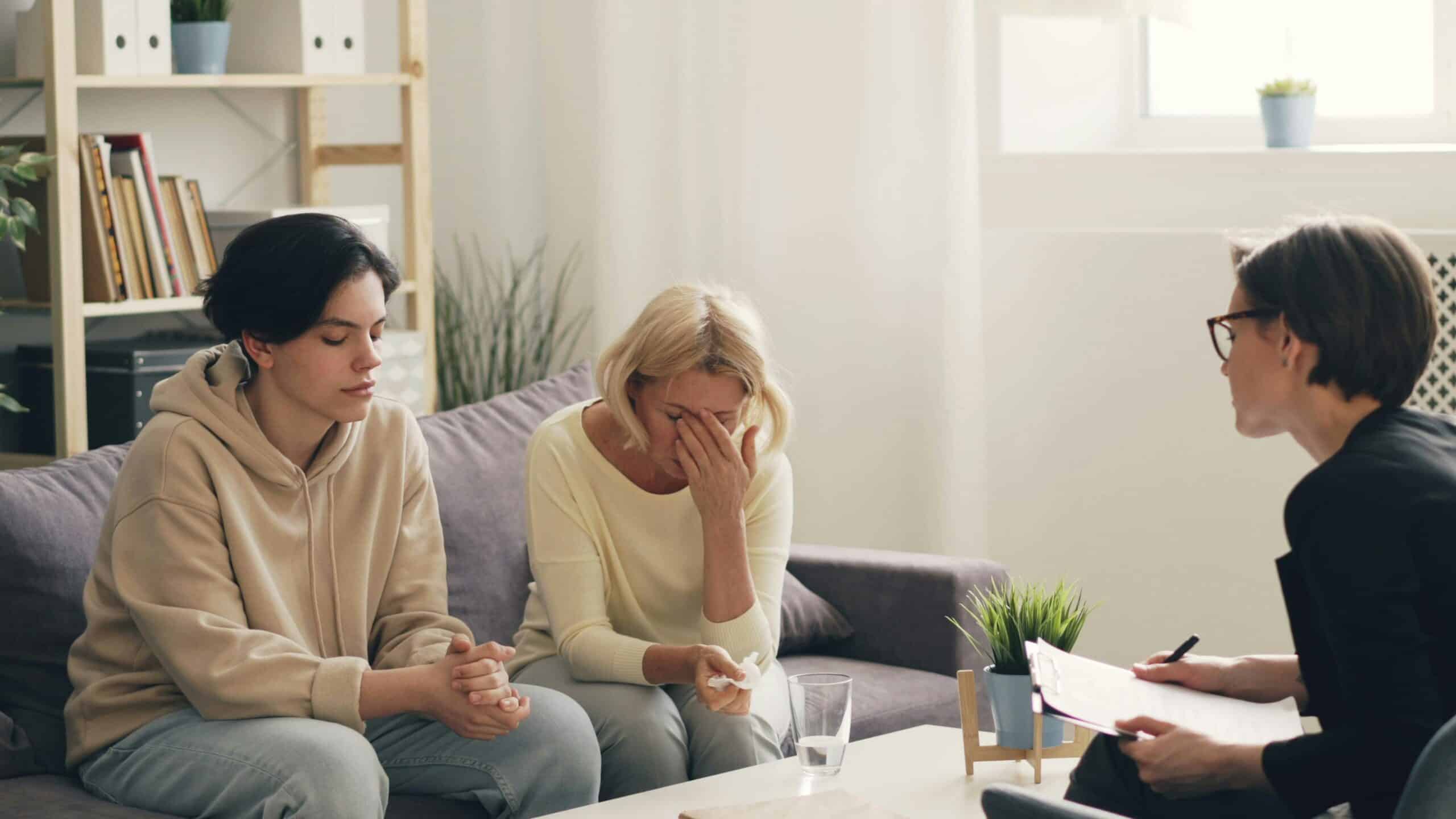 10 Family Therapy Activities to Build Stronger Relationships ...